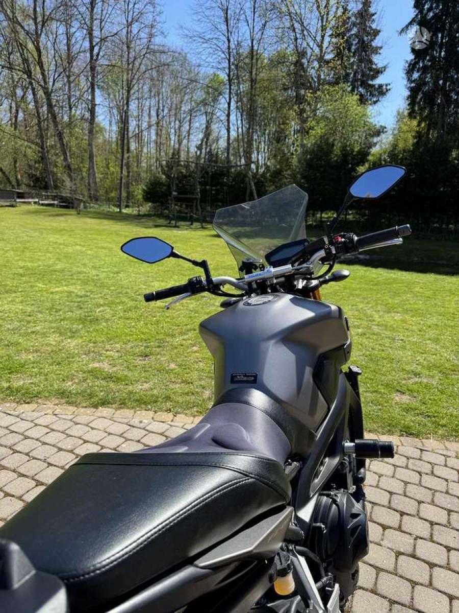 Grey Yamaha MT 09 2015 in Kaunas, with an engine capacity of 0.85 L and mileage of 35 thousand km for 4900 €, photo 7 on AUTOMOTO.COM.LV