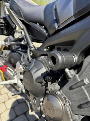 Grey Yamaha MT 09 2015 in Kaunas, with an engine capacity of 0.85 L and mileage of 35 thousand km for 4900 €, photo 9 on AUTOMOTO.COM.LV
