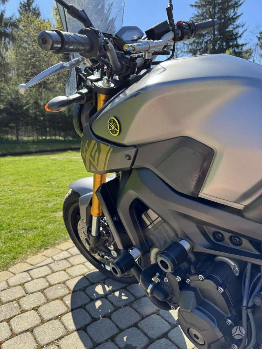 Grey Yamaha MT 09 2015 in Kaunas, with an engine capacity of 0.85 L and mileage of 35 thousand km for 4900 €, photo 11 on AUTOMOTO.COM.LV