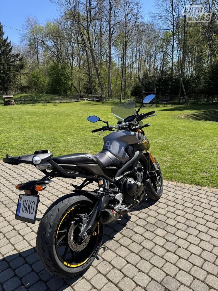Grey Yamaha MT 09 2015 in Kaunas, with an engine capacity of 0.85 L and mileage of 37 thousand km for 4850 €, photo 1 on AUTOMOTO.COM.LV