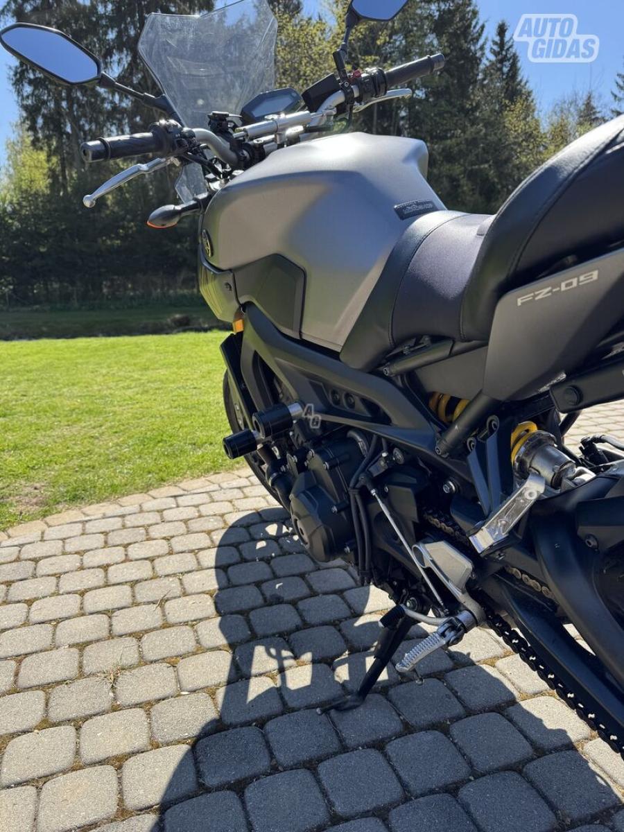 Grey Yamaha MT 09 2015 in Kaunas, with an engine capacity of 0.85 L and mileage of 37 thousand km for 4850 €, photo 5 on AUTOMOTO.COM.LV