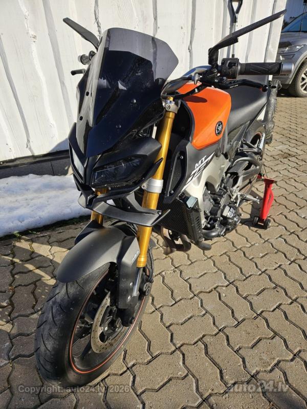 Pelēks Yamaha MT 09 2016 Rakvere, ar dzinēja tilpumu 0.85 L un nobraukumu 32 tūkst. km par 6500 €, foto 2 vietnē AUTOMOTO.COM.LV