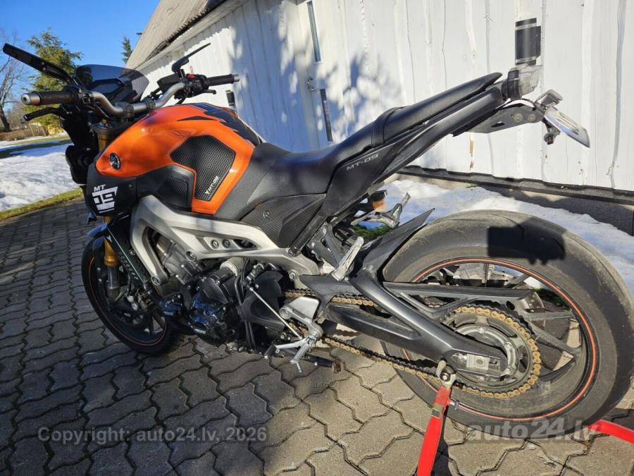 Grey Yamaha MT 09 2016 in Rakvere, with an engine capacity of 0.85 L and mileage of 32 thousand km for 6500 €, photo 5 on AUTOMOTO.COM.LV