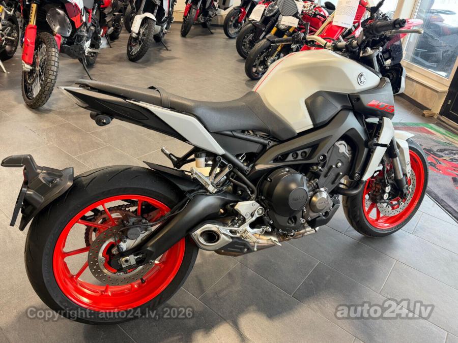 Grey Yamaha MT 09 2020 in Tallinn, with an engine capacity of 0.85 L and mileage of 26 thousand km for 7290 €, photo 3 on AUTOMOTO.COM.LV