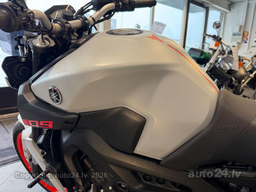 Grey Yamaha MT 09 2020 in Tallinn, with an engine capacity of 0.85 L and mileage of 26 thousand km for 7290 €, photo 16 on AUTOMOTO.COM.LV