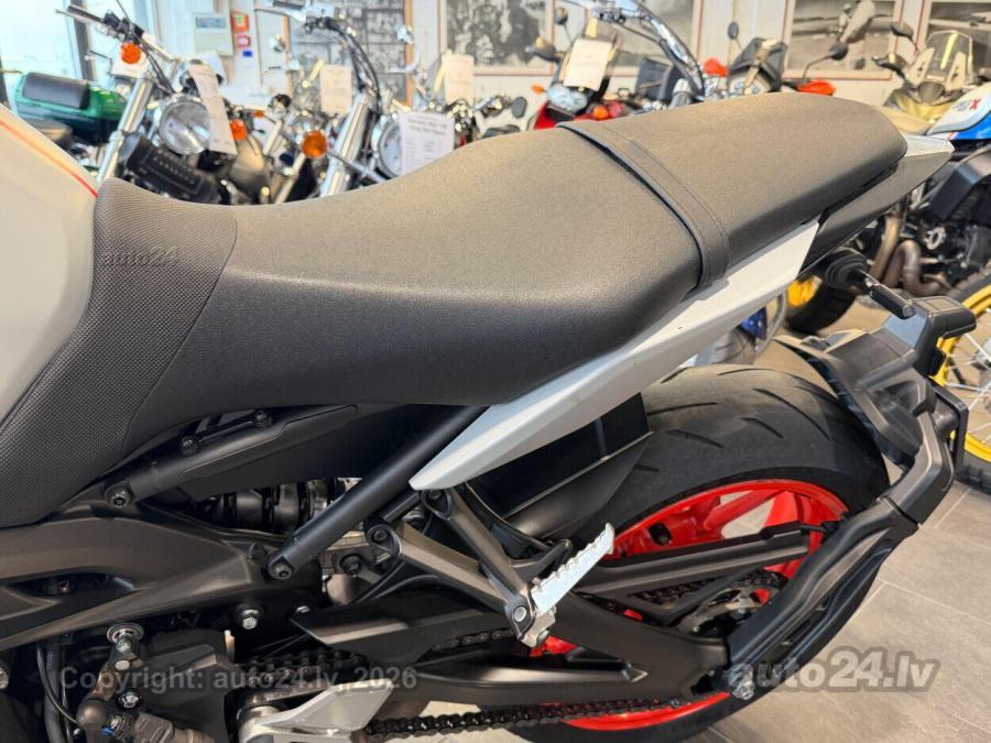 Grey Yamaha MT 09 2020 in Tallinn, with an engine capacity of 0.85 L and mileage of 26 thousand km for 7290 €, photo 17 on AUTOMOTO.COM.LV