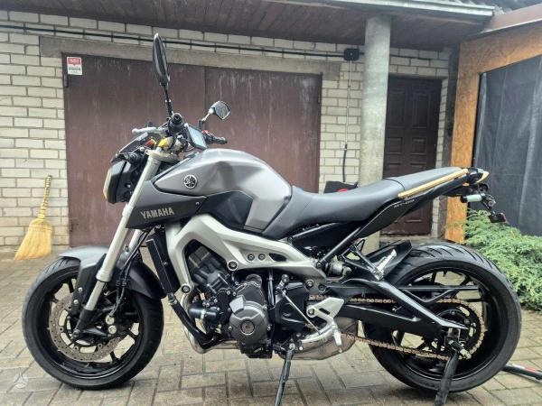 Yamaha MT 09 2014 in Prienai, with an engine capacity of 0.90 L and mileage of 51 thousand km for 3990 €, photo 5 on AUTOMOTO.COM.LV