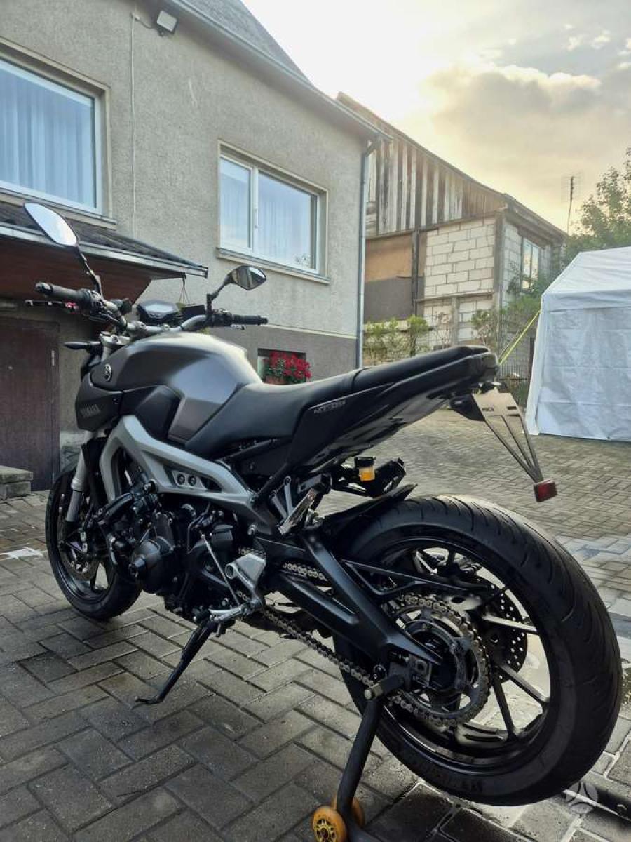 Yamaha MT 09 2014 in Prienai, with an engine capacity of 0.90 L and mileage of 32 thousand km for 4550 €, photo 9 on AUTOMOTO.COM.LV