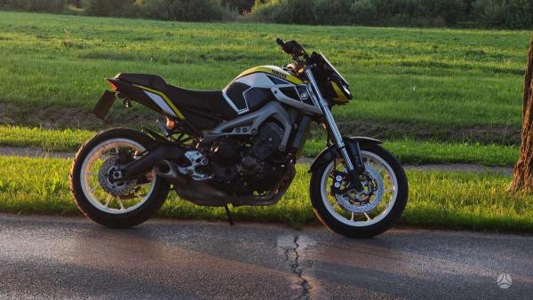 Yamaha MT 09 2015 in Kupiskis, with an engine capacity of 0.89 L and mileage of 39 thousand km for 4500 €, photo 2 on AUTOMOTO.COM.LV