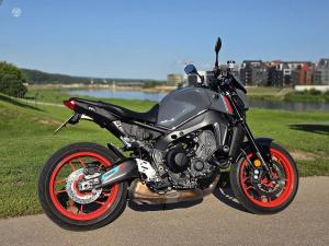 Yamaha MT 09 2021 in Kaunas, with an engine capacity of 0.89 L and mileage of 2 thousand km for 7949 €, photo 3 on AUTOMOTO.COM.LV