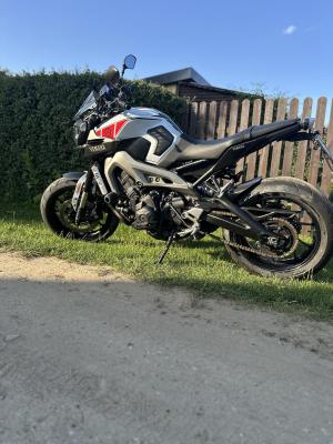 White Yamaha MT 09 2015 in Tukums, with an engine capacity of 0.90 L and mileage of 37 thousand km for 5700 €, photo 3 on AUTOMOTO.COM.LV