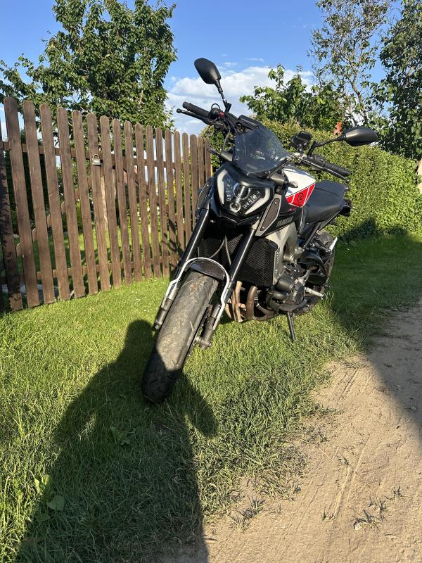 White Yamaha MT 09 2015 in Tukums, with an engine capacity of 0.90 L and mileage of 37 thousand km for 5700 €, photo 7 on AUTOMOTO.COM.LV