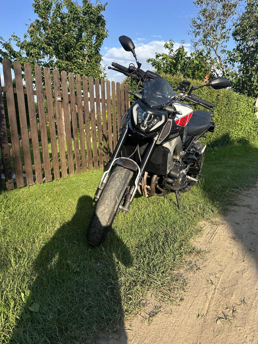White Yamaha MT 09 2015 in Tukums, with an engine capacity of 0.90 L and mileage of 37 thousand km for 5700 €, photo 8 on AUTOMOTO.COM.LV