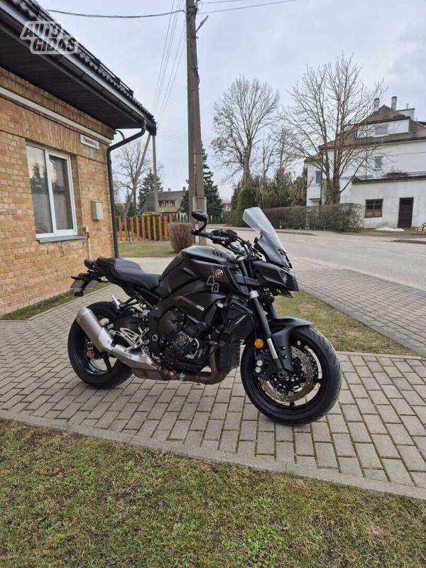 Black Yamaha MT 10 2016 in Panevezys, with an engine capacity of 1.00 L and mileage of 26 thousand km for 7000 €, photo 2 on AUTOMOTO.COM.LV