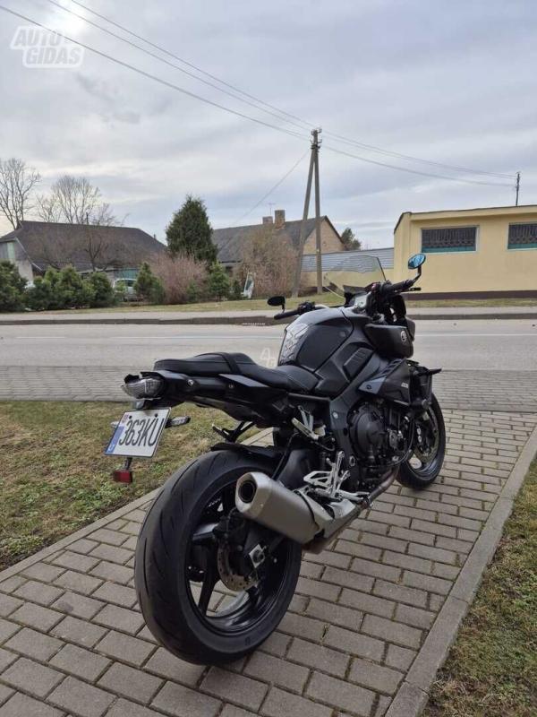 Black Yamaha MT 10 2016 in Panevezys, with an engine capacity of 1.00 L and mileage of 26 thousand km for 7000 €, photo 3 on AUTOMOTO.COM.LV