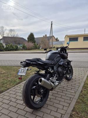 Melns Yamaha MT 10 2016 Panevēža, ar dzinēja tilpumu 1.00 L un nobraukumu 26 tūkst. km par 7000 €, foto 3 vietnē AUTOMOTO.COM.LV
