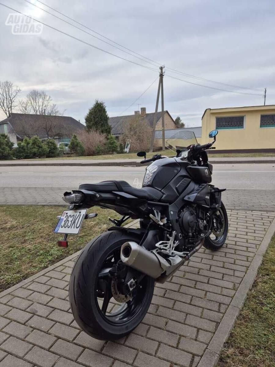 Melns Yamaha MT 10 2016 Panevēža, ar dzinēja tilpumu 1.00 L un nobraukumu 26 tūkst. km par 7000 €, foto 3 vietnē AUTOMOTO.COM.LV