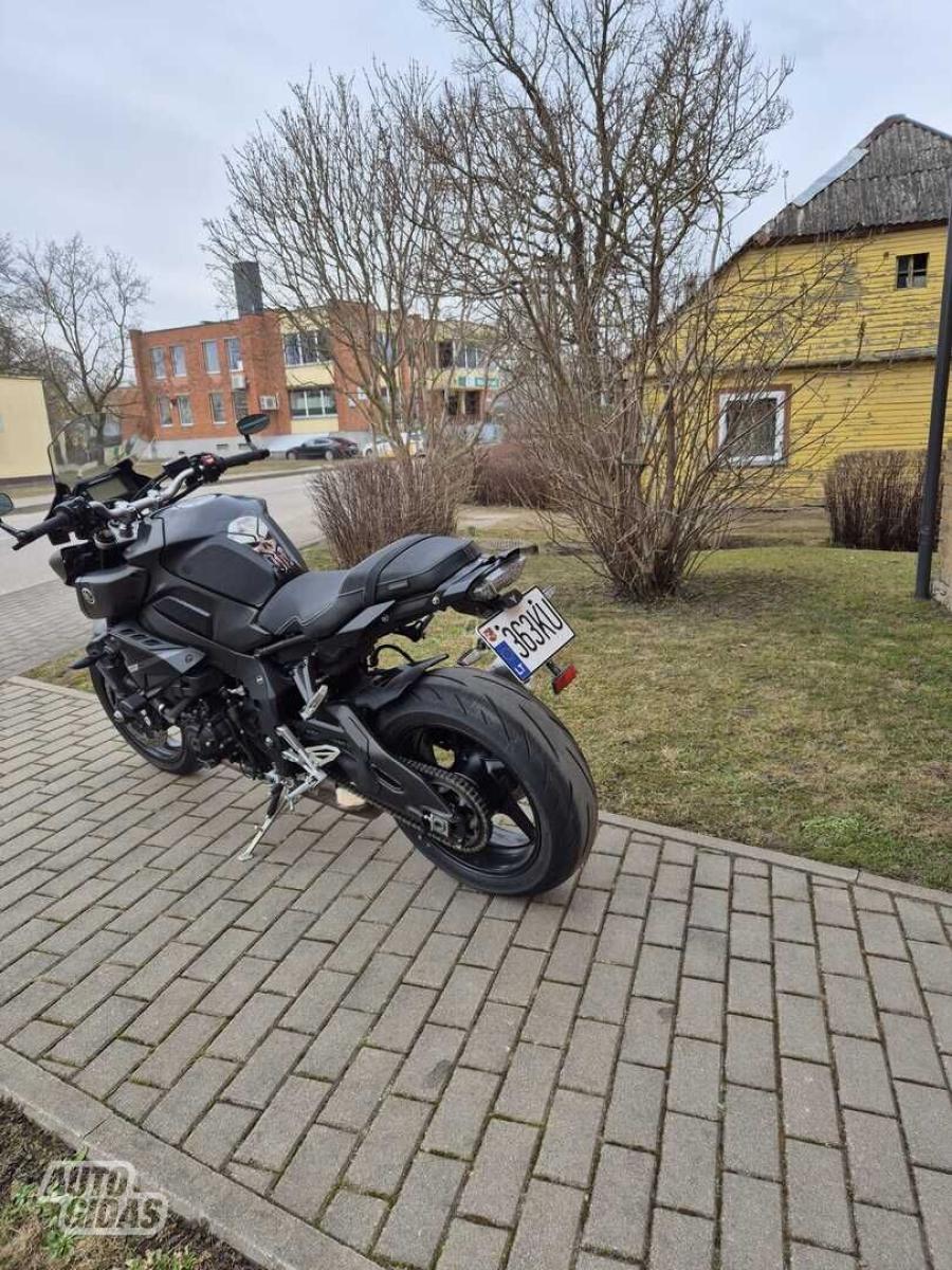 Melns Yamaha MT 10 2016 Panevēža, ar dzinēja tilpumu 1.00 L un nobraukumu 26 tūkst. km par 7000 €, foto 4 vietnē AUTOMOTO.COM.LV