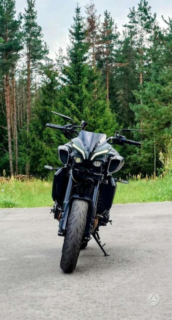 Черный Ямаха MT 10 2023 в Вильнюс, объемом двигателя 1.00 л и пробегом 3 тыс. км за 10999 €, фото 1 на AUTOMOTO.COM.LV