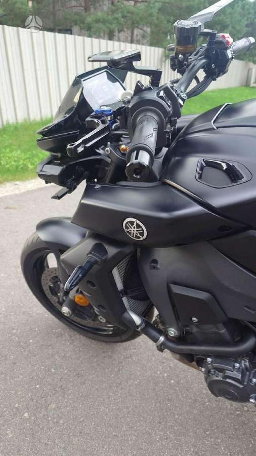 Black Yamaha MT 10 2023 in Vilnius, with an engine capacity of 1.00 L and mileage of 3 thousand km for 10999 €, photo 4 on AUTOMOTO.COM.LV