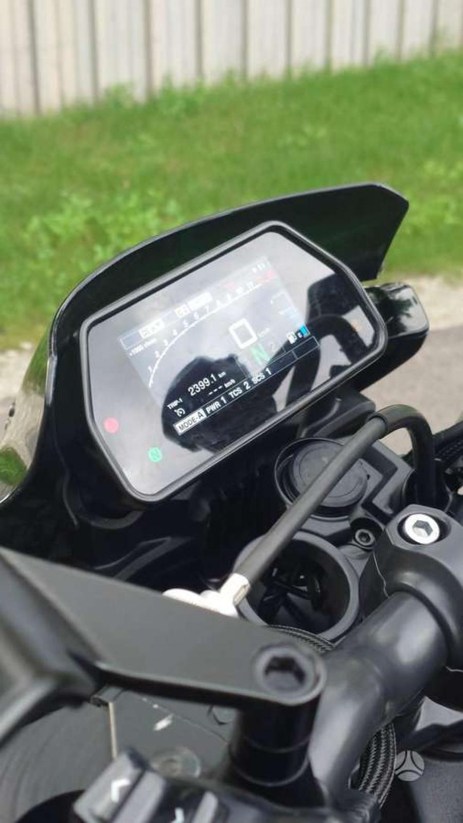 Black Yamaha MT 10 2023 in Vilnius, with an engine capacity of 1.00 L and mileage of 3 thousand km for 10999 €, photo 8 on AUTOMOTO.COM.LV