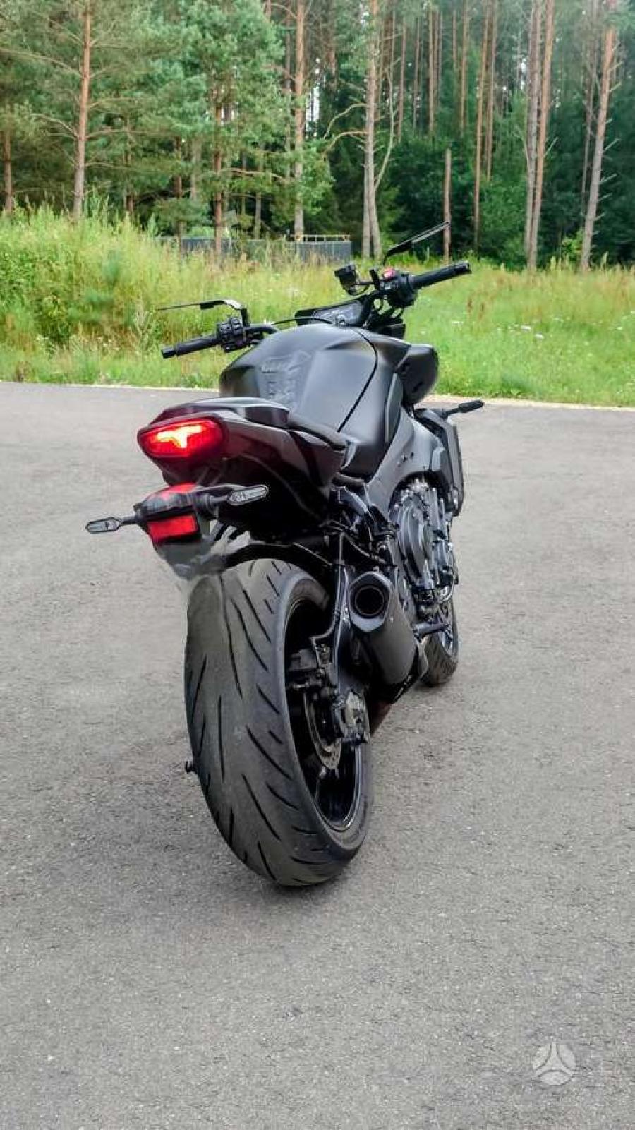 Black Yamaha MT 10 2023 in Vilnius, with an engine capacity of 1.00 L and mileage of 3 thousand km for 10999 €, photo 11 on AUTOMOTO.COM.LV