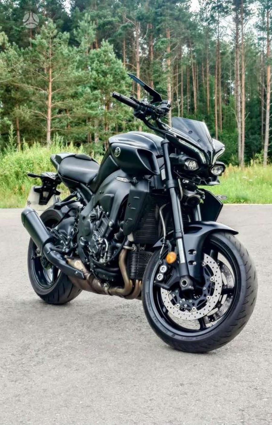 Black Yamaha MT 10 2023 in Vilnius, with an engine capacity of 1.00 L and mileage of 3 thousand km for 10999 €, photo 14 on AUTOMOTO.COM.LV