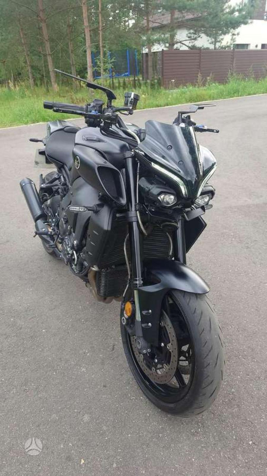 Black Yamaha MT 10 2023 in Vilnius, with an engine capacity of 1.00 L and mileage of 3 thousand km for 10999 €, photo 18 on AUTOMOTO.COM.LV