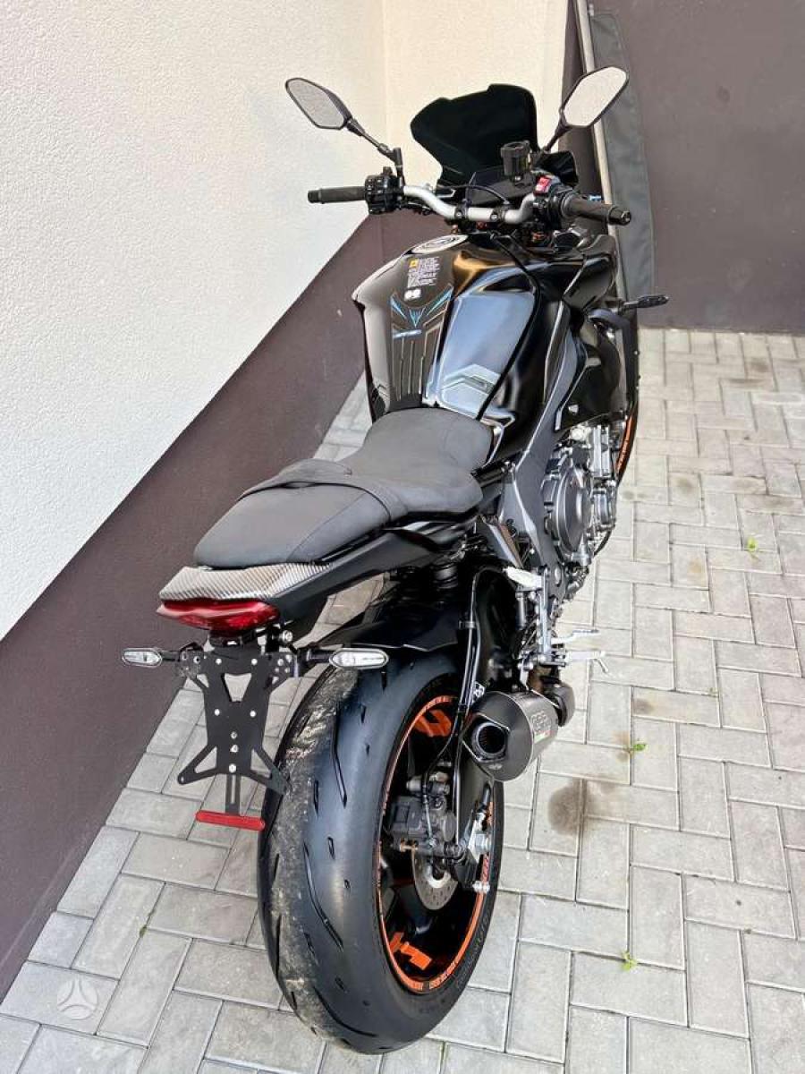 Melns Yamaha MT 10 2023 Kauņa, ar dzinēja tilpumu 1.00 L un nobraukumu 18 tūkst. km par 9700 €, foto 8 vietnē AUTOMOTO.COM.LV