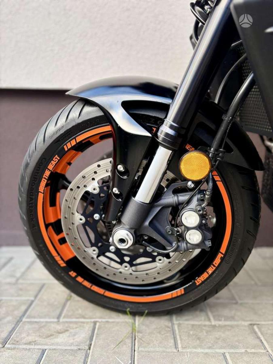 Melns Yamaha MT 10 2023 Kauņa, ar dzinēja tilpumu 1.00 L un nobraukumu 18 tūkst. km par 9700 €, foto 13 vietnē AUTOMOTO.COM.LV