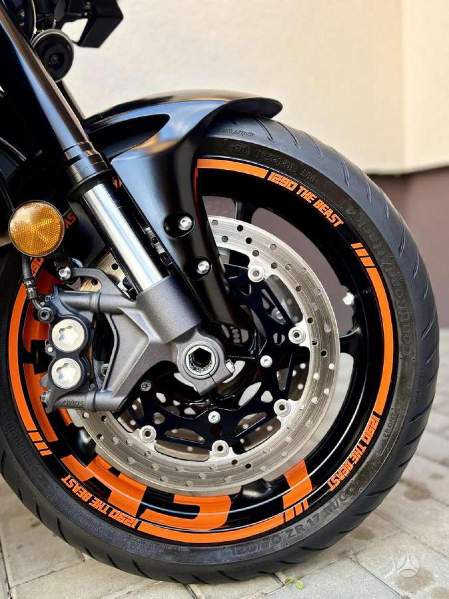 Melns Yamaha MT 10 2023 Kauņa, ar dzinēja tilpumu 1.00 L un nobraukumu 18 tūkst. km par 9700 €, foto 14 vietnē AUTOMOTO.COM.LV