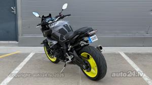 Pelēks Yamaha MT 10 2016 Tallina, ar dzinēja tilpumu 1.00 L un nobraukumu 29 tūkst. km par 9499 €, foto 3 vietnē AUTOMOTO.COM.LV