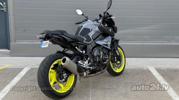 Grey Yamaha MT 10 2016 in Tallinn, with an engine capacity of 1.00 L and mileage of 29 thousand km for 9499 €, photo 4 on AUTOMOTO.COM.LV