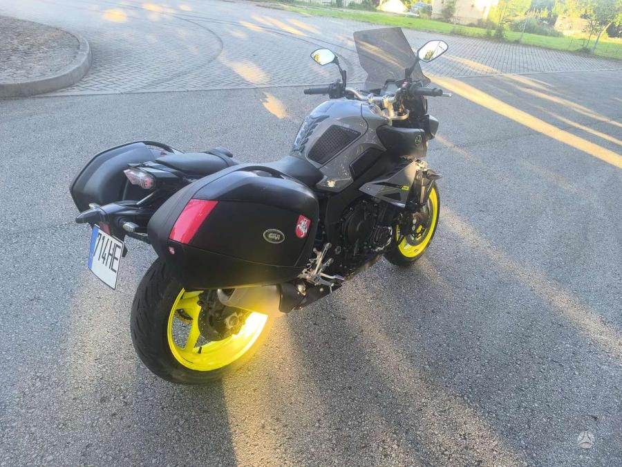 Grey Yamaha MT 10 2017 in Rietavas, with an engine capacity of 1.00 L and mileage of 41 thousand km for 7950 €, photo 4 on AUTOMOTO.COM.LV