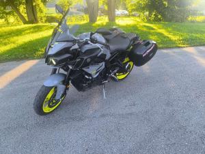 Grey Yamaha MT 10 2017 in Rietavas, with an engine capacity of 1.00 L and mileage of 41 thousand km for 7950 €, photo 5 on AUTOMOTO.COM.LV