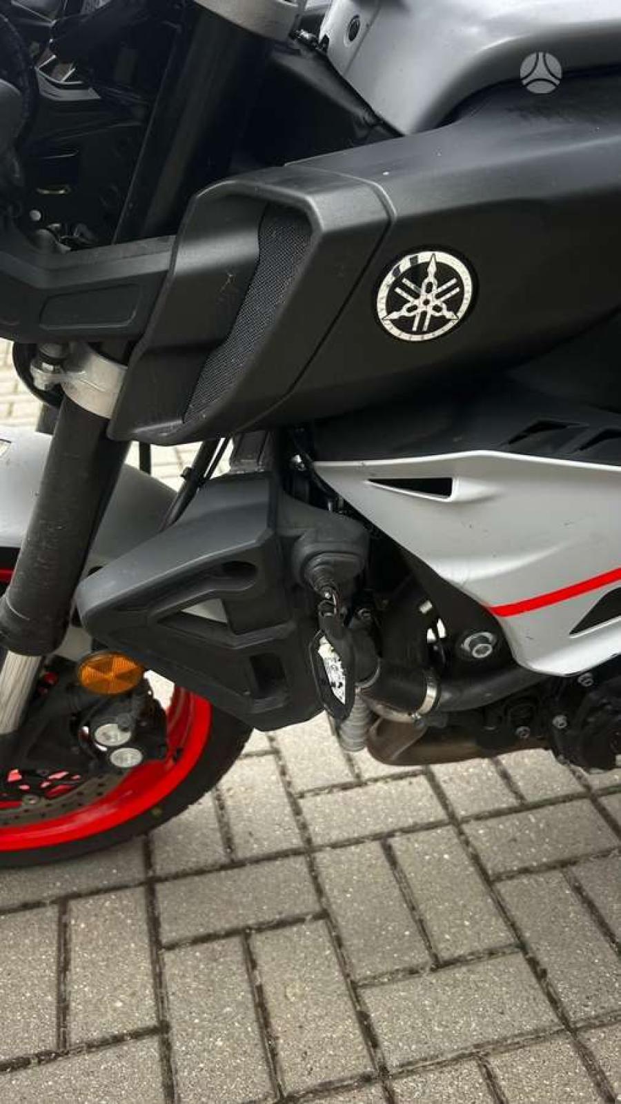 Grey Yamaha MT 10 2021 in Marijampole, with an engine capacity of 1.00 L and mileage of 13 thousand km for 3500 €, photo 4 on AUTOMOTO.COM.LV