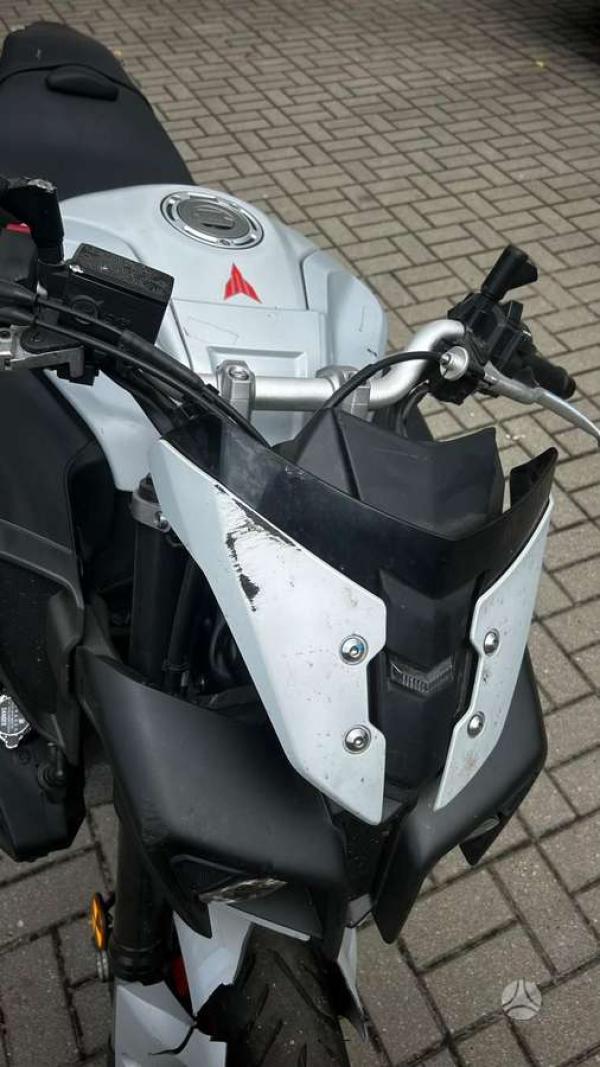 Pelēks Yamaha MT 10 2021 Marijampole, ar dzinēja tilpumu 1.00 L un nobraukumu 13 tūkst. km par 3500 €, foto 5 vietnē AUTOMOTO.COM.LV