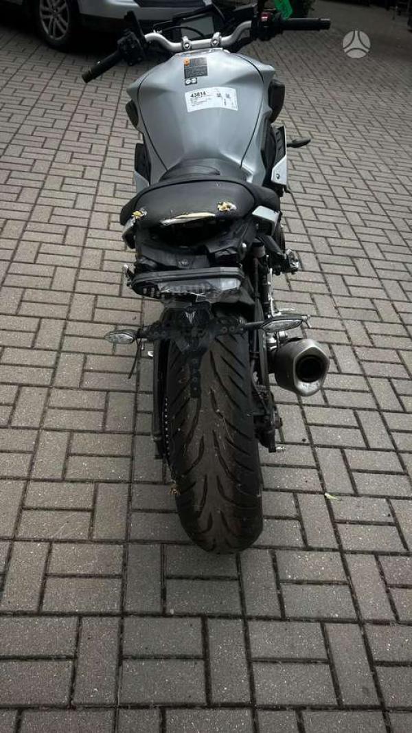 Pelēks Yamaha MT 10 2021 Marijampole, ar dzinēja tilpumu 1.00 L un nobraukumu 13 tūkst. km par 3500 €, foto 8 vietnē AUTOMOTO.COM.LV