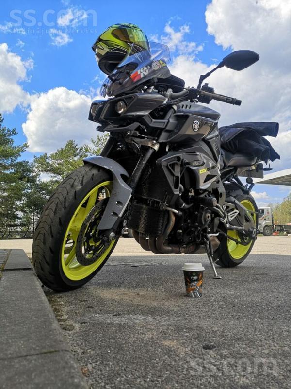 Yamaha MT 10 2017 in Cesis, with an engine capacity of 1.00 L and mileage of 0 thousand km for 9400 €, photo 1 on AUTOMOTO.COM.LV