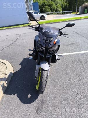 Yamaha MT 10 2017 in Cesis, with an engine capacity of 1.00 L and mileage of 0 thousand km for 9400 €, photo 3 on AUTOMOTO.COM.LV