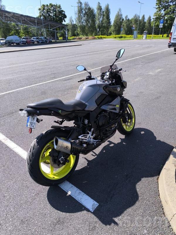 Yamaha MT 10 2017 in Cesis, with an engine capacity of 1.00 L and mileage of 0 thousand km for 9400 €, photo 5 on AUTOMOTO.COM.LV