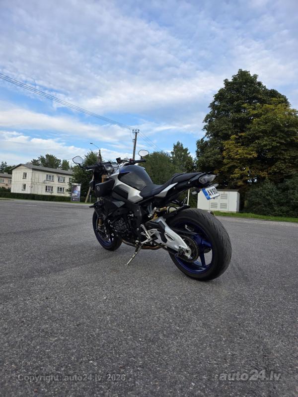 Yamaha MT 10 2018 Tallina vietnē Yamaha MT 10 2018 Tallina, ar dzinēja tilpumu 1.00 L un nobraukumu 26 tūkst. km par 10500 €, foto 6 vietnē AUTOMOTO.COM.LV