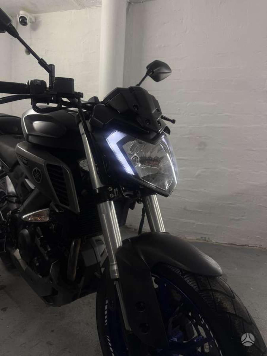 Black Yamaha MT 125 2015 in Vilkaviskis, with an engine capacity of 0.13 L and mileage of 25 thousand km for 2199 €, photo 3 on AUTOMOTO.COM.LV