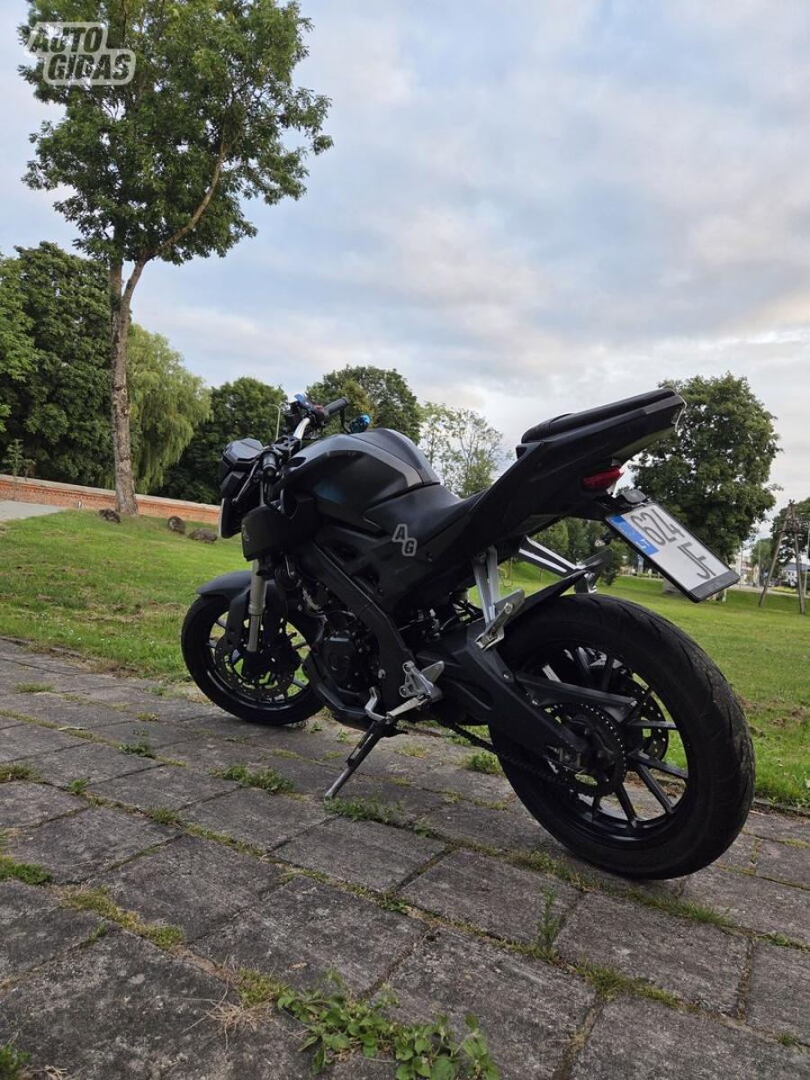 Black Yamaha MT 125 2015 in Kretinga, with an engine capacity of 0.13 L and mileage of 37 thousand km for 2050 €, photo 3 on AUTOMOTO.COM.LV