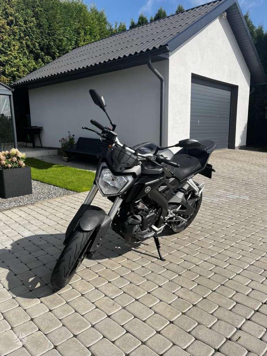 Melns Yamaha MT 125 2015 Telšiai, ar dzinēja tilpumu 0.13 L un nobraukumu 33 tūkst. km par 2500 €, foto 1 vietnē AUTOMOTO.COM.LV