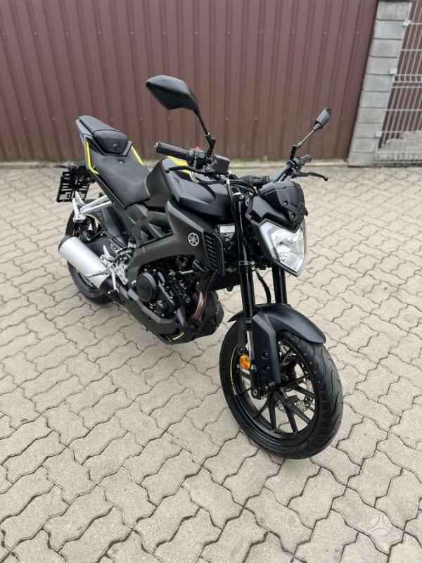 Black Yamaha MT 125 2017 in Prienai, with an engine capacity of 0.13 L and mileage of 19 thousand km for 2699 €, photo 1 on AUTOMOTO.COM.LV
