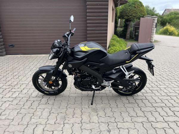 Black Yamaha MT 125 2017 in Prienai, with an engine capacity of 0.13 L and mileage of 19 thousand km for 2699 €, photo 5 on AUTOMOTO.COM.LV