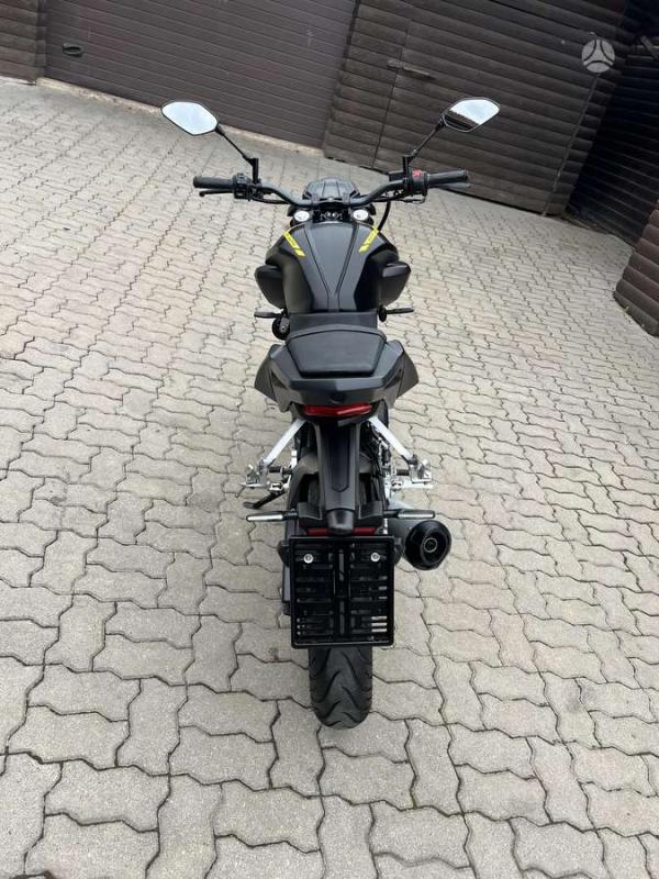 Black Yamaha MT 125 2017 in Prienai, with an engine capacity of 0.13 L and mileage of 19 thousand km for 2699 €, photo 8 on AUTOMOTO.COM.LV