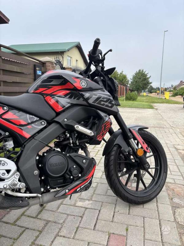 Black Yamaha MT 125 2020 in Kretinga, with an engine capacity of 0.13 L and mileage of 17 thousand km for 3300 €, photo 4 on AUTOMOTO.COM.LV