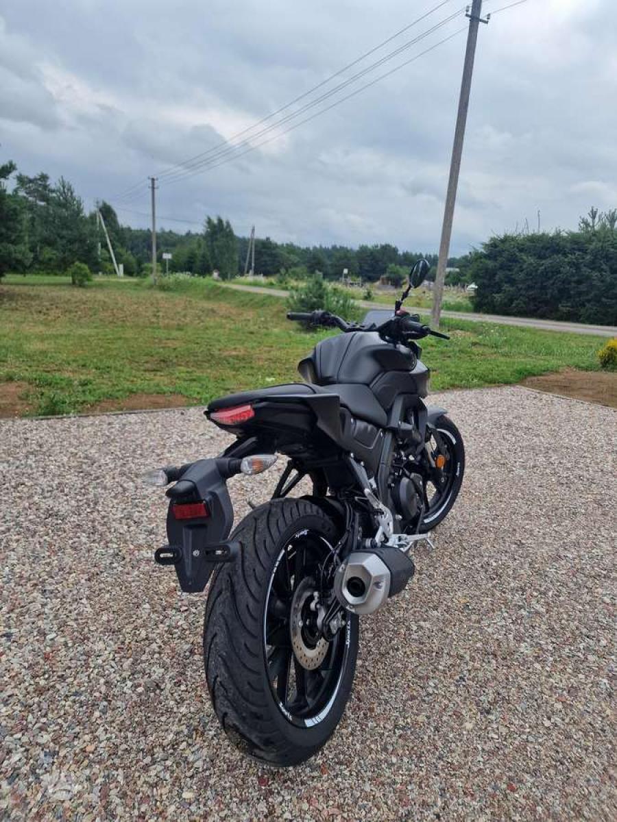 Black Yamaha MT 125 2024 in Silute, with an engine capacity of 0.13 L and mileage of 5 thousand km for 3400 €, photo 5 on AUTOMOTO.COM.LV